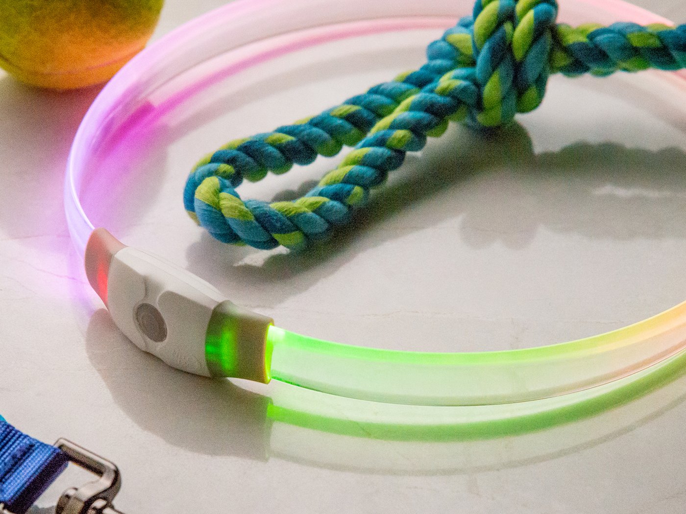 Nite Ize NiteHowl Max LED Halsband Oplaadbaar Disco | 123zaklampen.nl